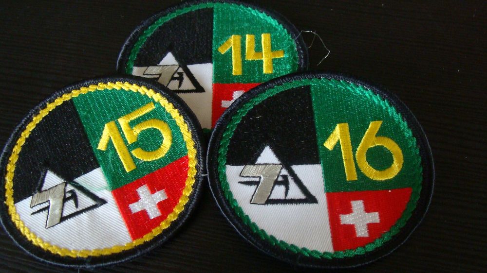 3 badges différents (D'occasion) à Cuarny pour CHF 15 – avec livraison ...