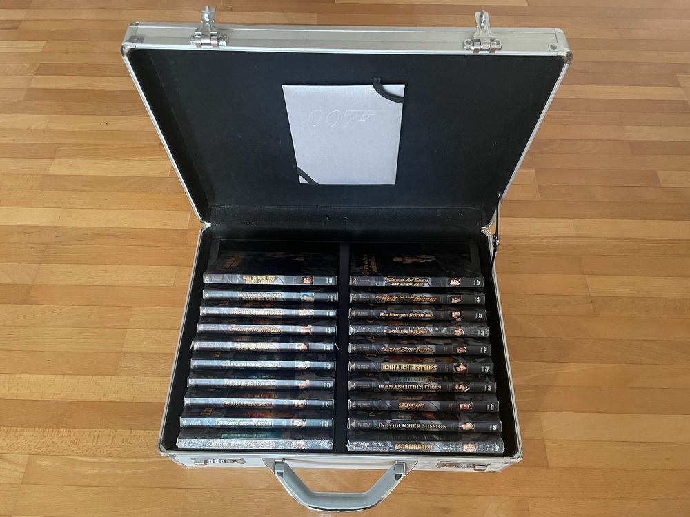 James Bond Ultimate Edition Koffer (Gebraucht) in Zürich für CHF 21 ...