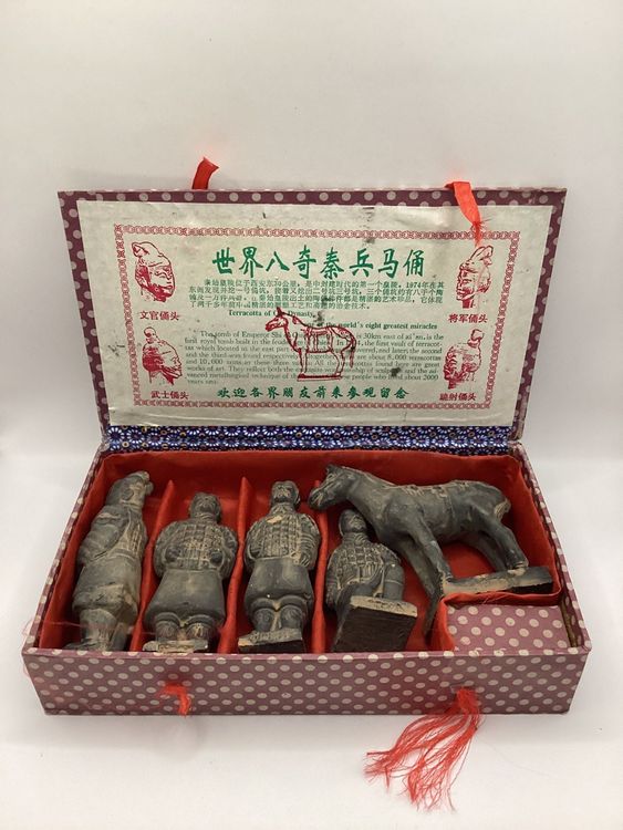 Figurines Terracotta Armée Chinoise Vintage Boite Cadeau (Gebraucht) in Meyrin für CHF 58 – mit ...