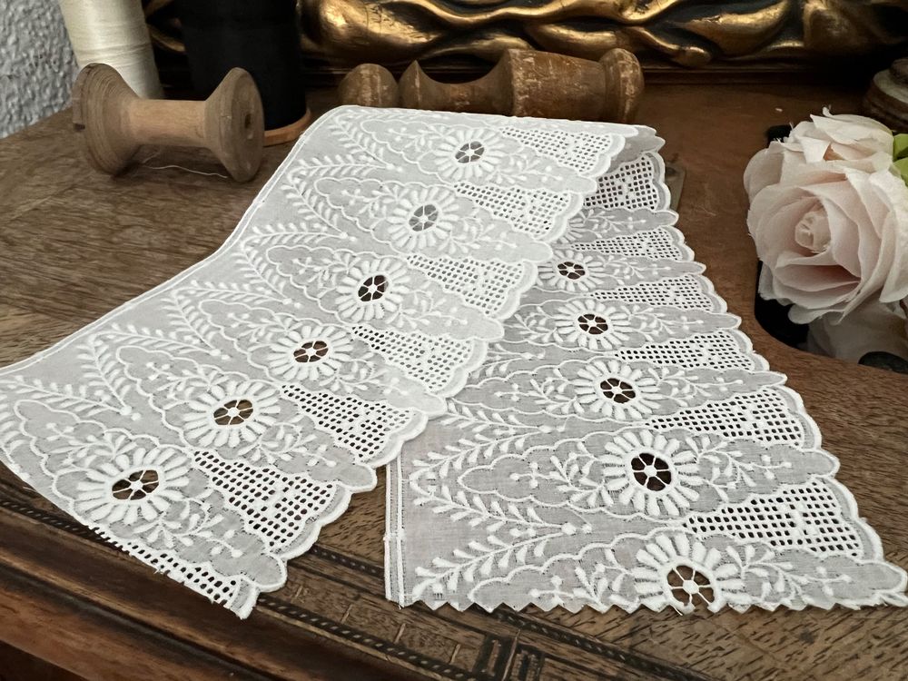 Alte St. Galler Spitzen - Shabby (Neu (gemäss Beschreibung)) in ...