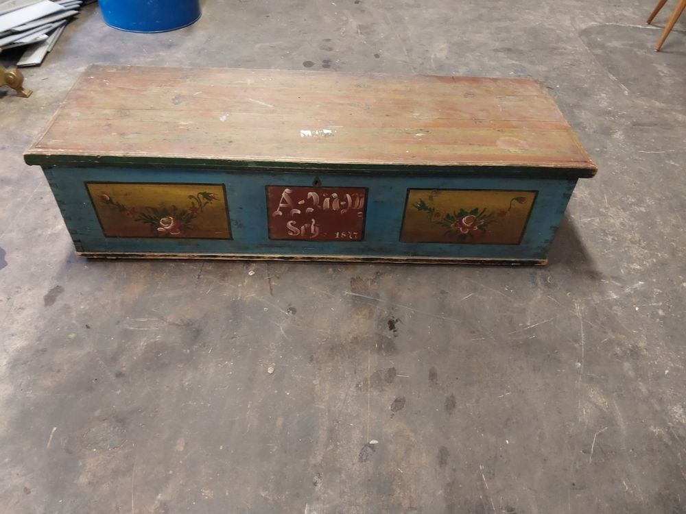 Holztruhe (Gebraucht) in Thusis für CHF 200 – nur Abholung auf Ricardo kaufen