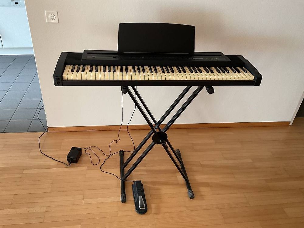 Roland EP-7e e-Piano inkl. Ständer & Pedal (Gebraucht) in Frenkendorf ...