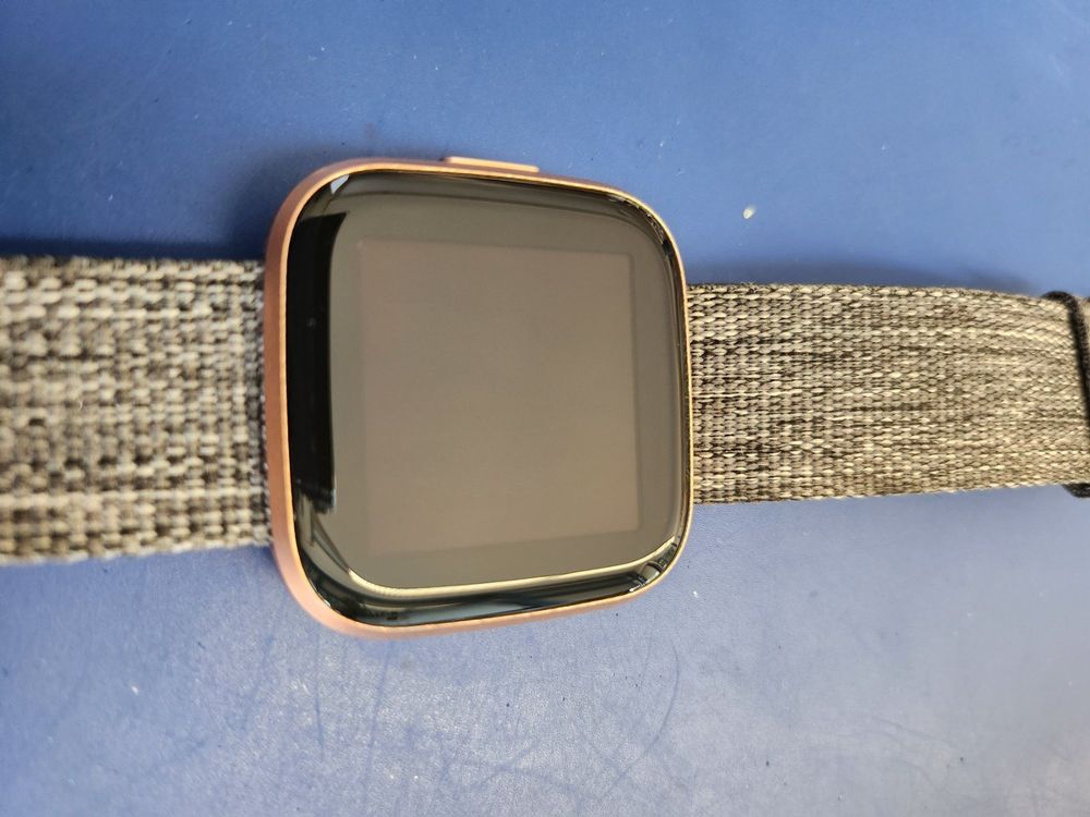 Fitbit Versa 2, rose/grau (Gebraucht) in Brunnen für CHF 70 – mit ...