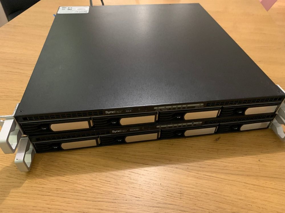 Synology RS409+ mit RX410 Expansion Unit (8 x 1 TB) (Gebraucht) in ...