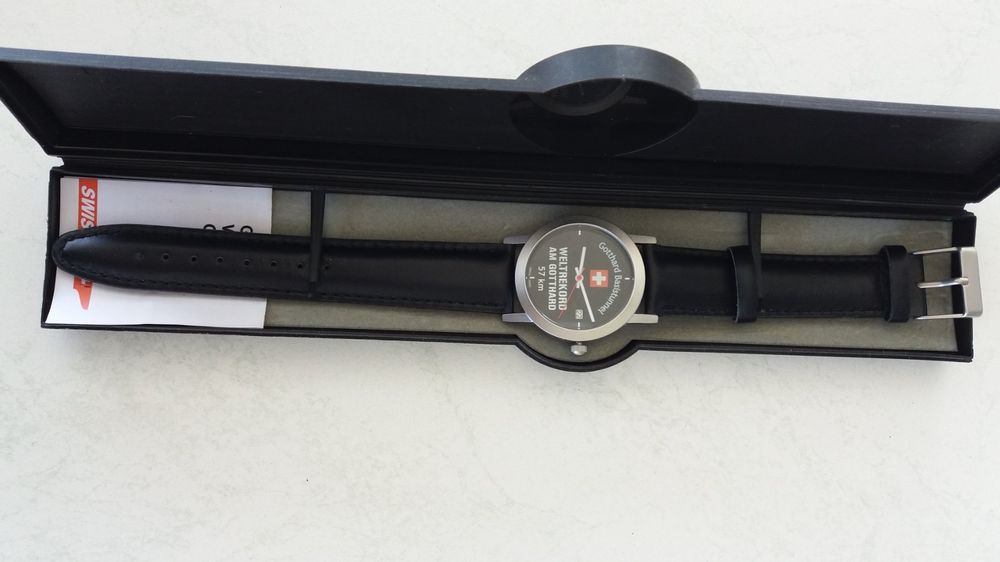 MONTRE A QUARTZ , TUNNEL DE BASE DU GOTTHARD 2011 avec étui (Neu und ...