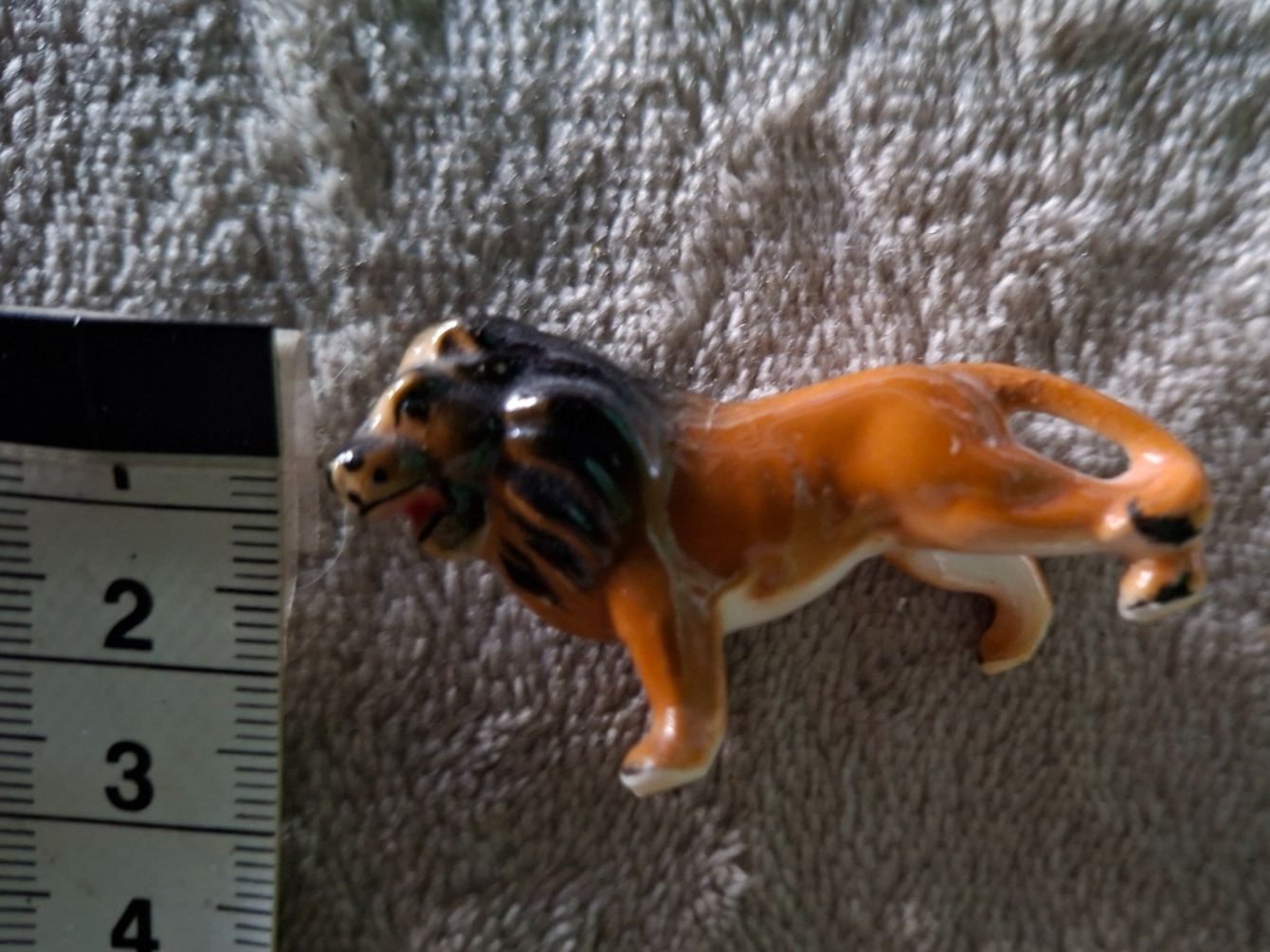 Stolzer Löwe aus Porzellan fürs Puppenhaus (Neu (gemäss Beschreibung ...