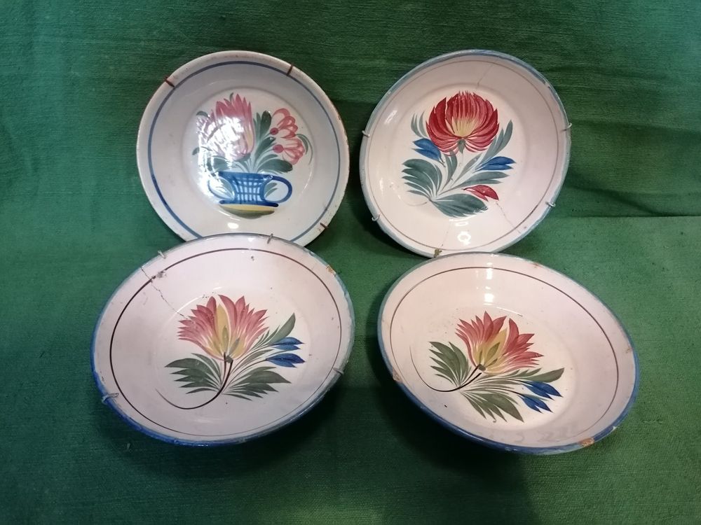 4 Antike Wandteller, Keramik, floral bemalt (Gebraucht) in Rovio für CHF 20 – mit Lieferung auf ...