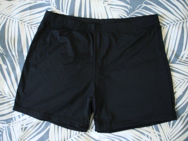 3x kurze sporthosen gr. S (Gebraucht) in Uetikon am See für CHF 5 – mit ...