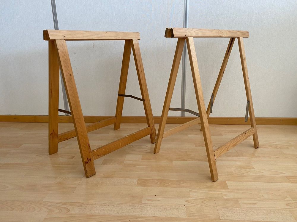 Elegantes Arbeitsböcke Aus Holz Fotos