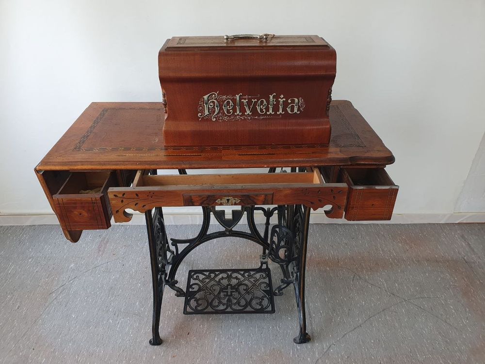 Antike Nähmaschine Helvetia 1037 (Gebraucht) in für CHF 149 – nur ...