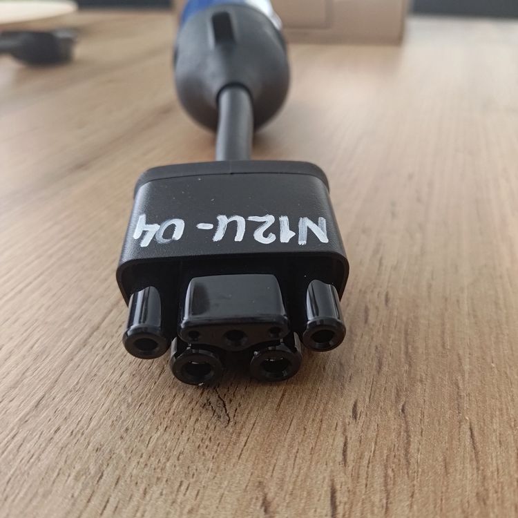 Tesla 32A Adapter Blau Gen 2 UMC (Neu (gemäss Beschreibung)) in ...