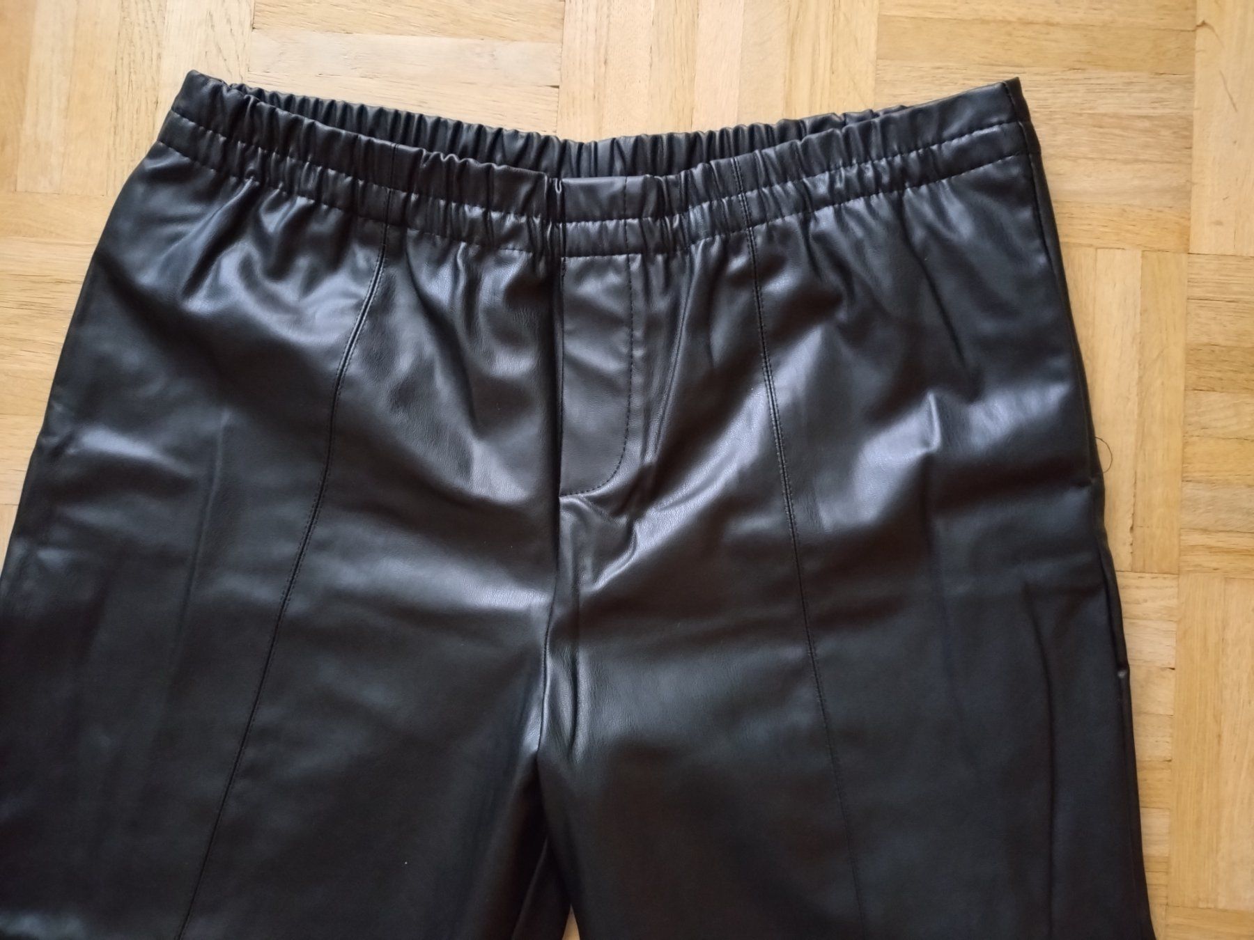 Pantalon Zara simili cuir noir, Taille XL, comme neuf! (D'occasion) à ...