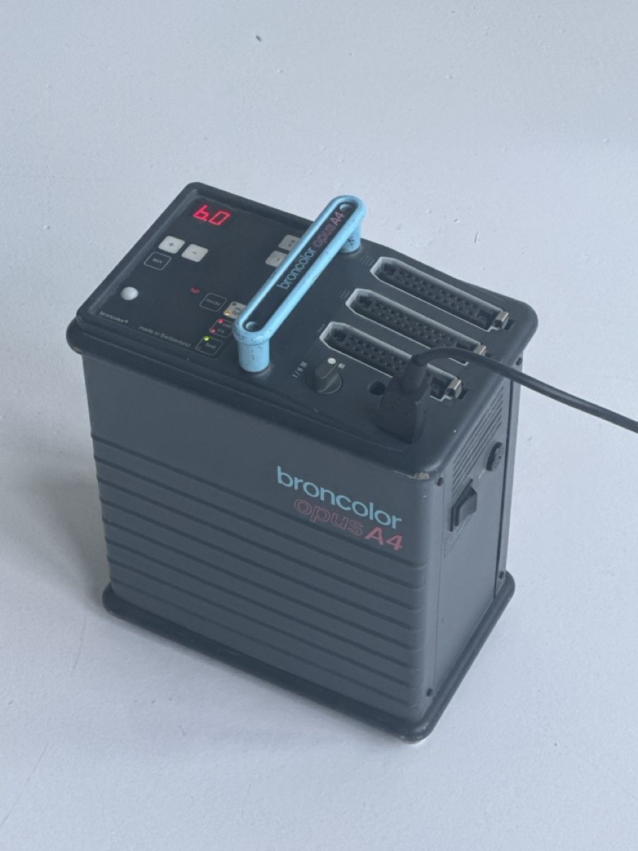Broncolor Opus A4 Blitzgenerator - Top Zustand! Selten! (Gebraucht) in zürich für CHF 220 – nur ...