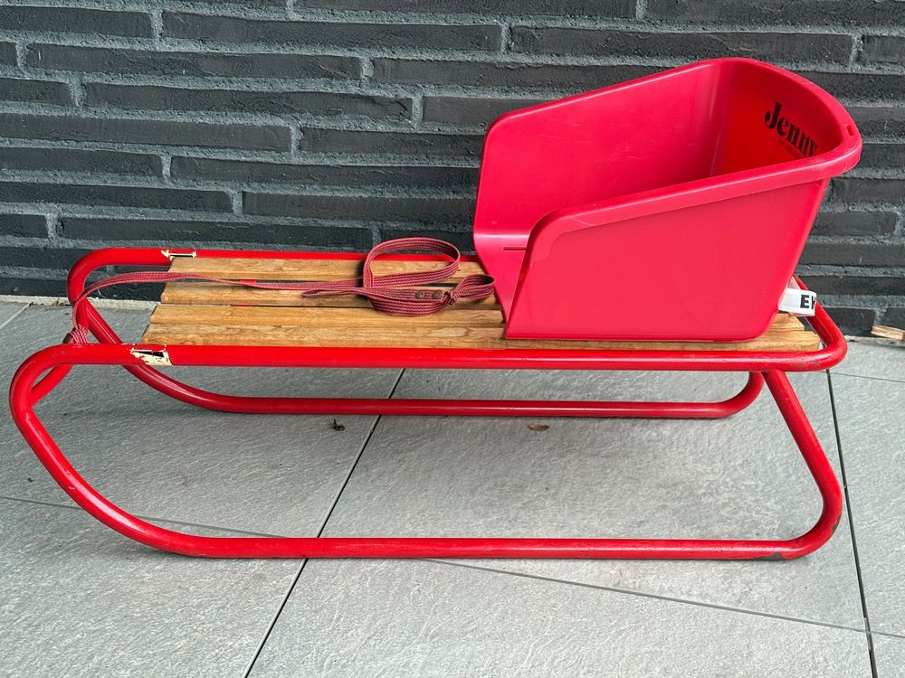 Roter Vintage-Schlitten mit Kindersitz Jenny von EKO | Kaufen auf Ricardo