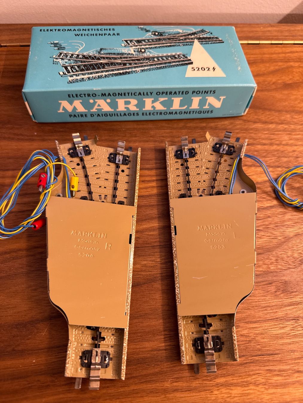 Märklin HO M-Gleis Weichenpaar 5202 mit OVP (Gebraucht) in Linthal für ...