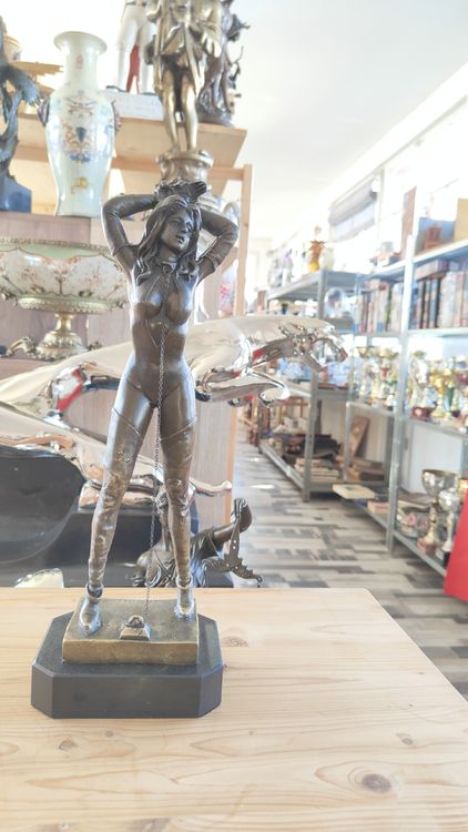 AKT NACKTE MIT KNIEHOHEN STIEFELN BRONZE SKULPTUR HÜBSCH (Gebraucht) in Jeuss für CHF 62 – mit ...