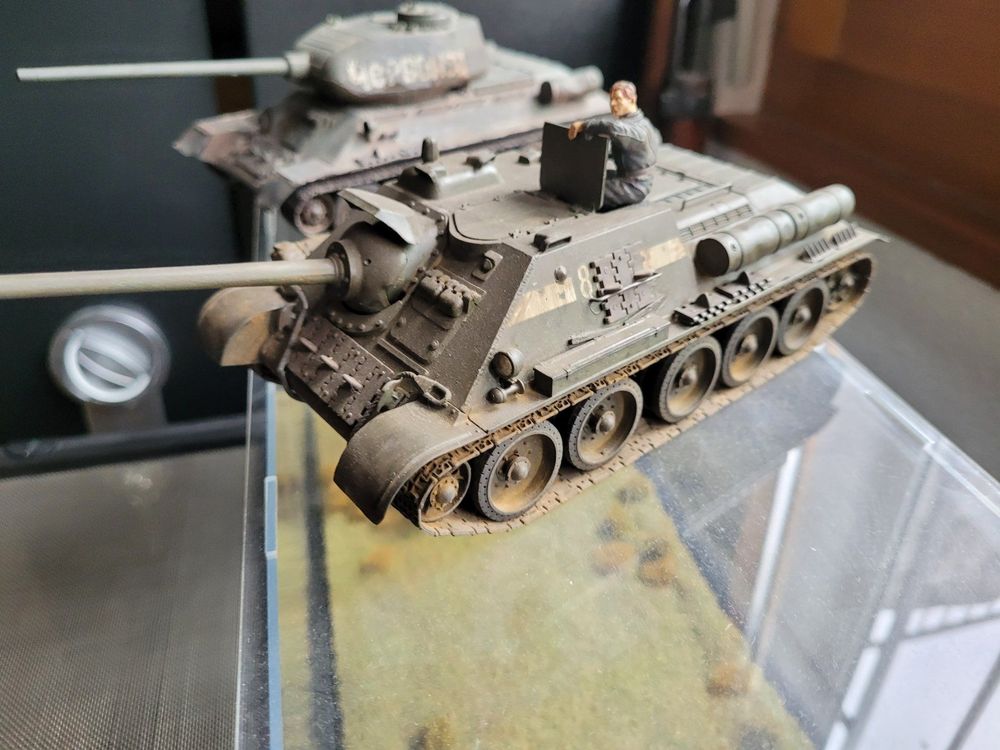 T34 und su100 tanks gebaut (Gebraucht) in Ponte Capriasca für CHF 48 – mit Lieferung auf Ricardo ...