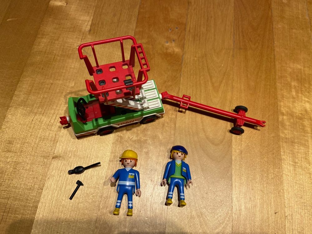 Grosses Playmobil Flughafen Set 3186 (Gebraucht) in für CHF 42 – mit ...