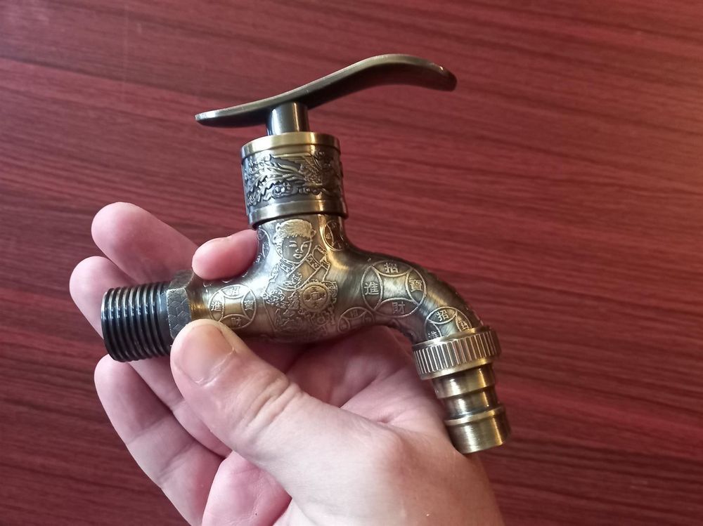 Wasserhahn im Retro Stil für Terrasse/Garten (Neu und originalverpackt) in Bremblens für CHF 21 ...