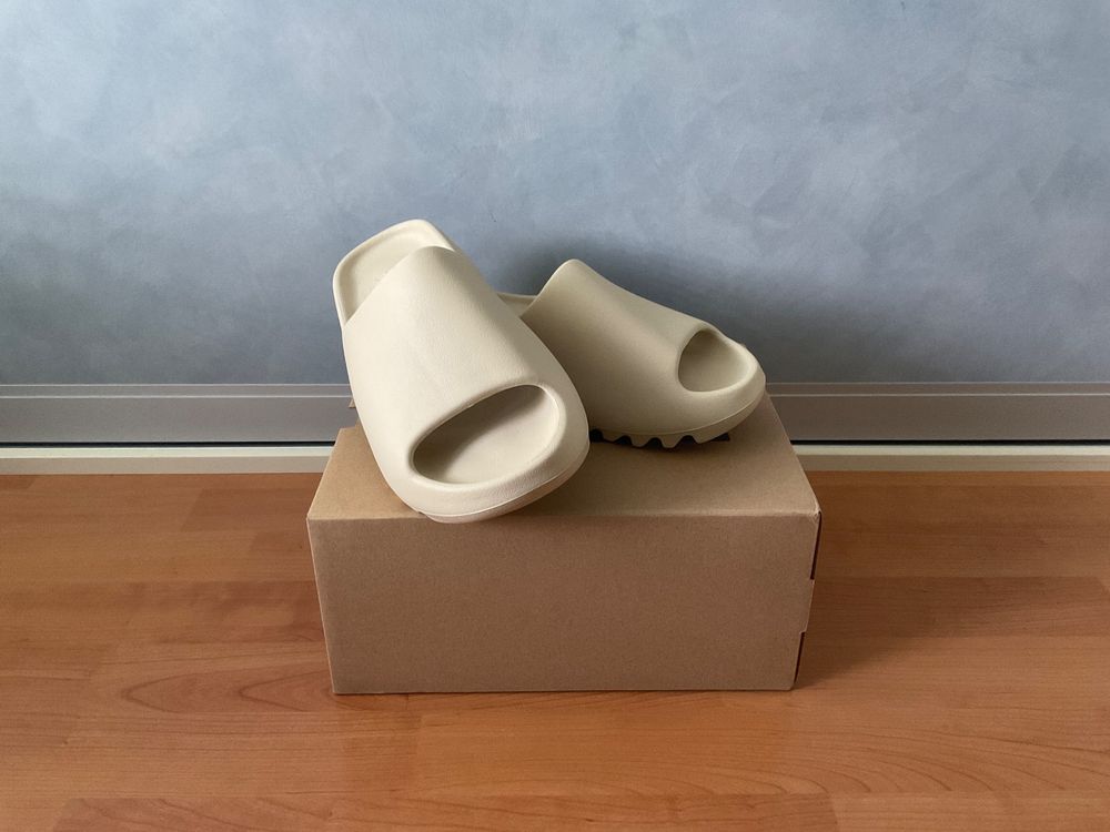 Yeezy Slides Bone (2022/2023), UNGETRAGEN + ORGINALVERPACKT (Neu und ...