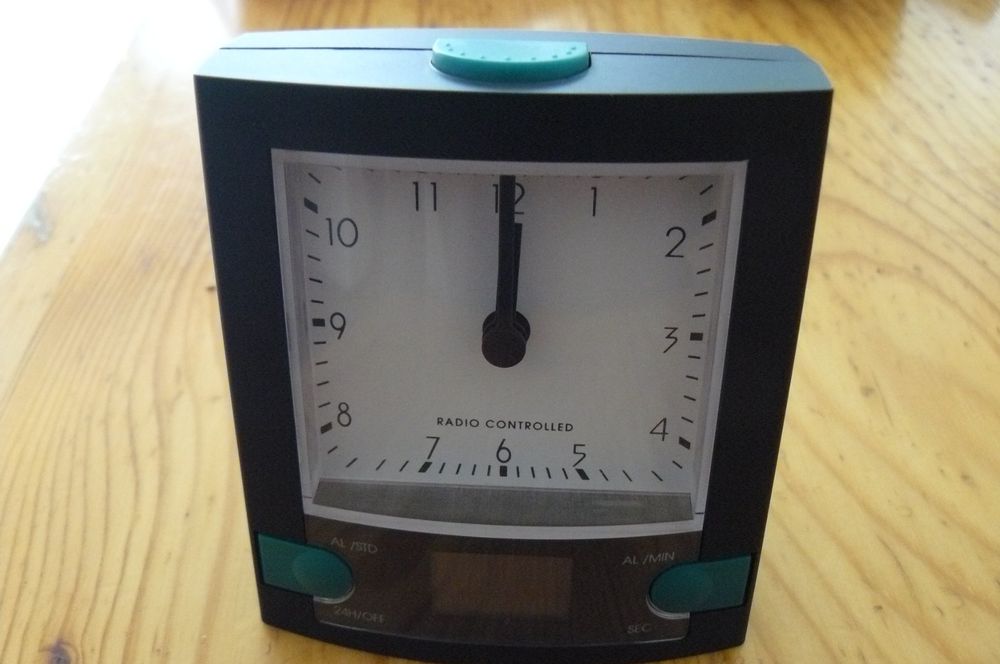 Funkwecker neu (Neu und originalverpackt) in Movelier für CHF 5 – mit ...