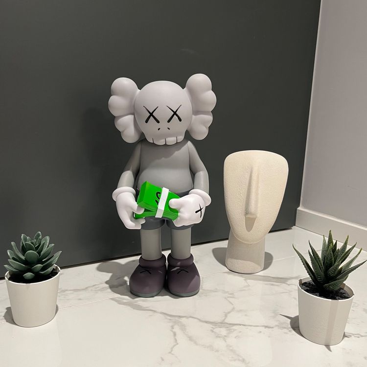 Figurine Kaws money count grey companion | Kaufen auf Ricardo