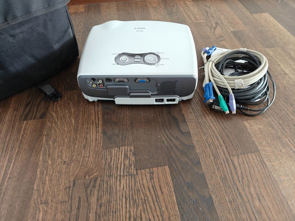 Canon LV-X6 Beamer mit Tasche & Kabeln – funktionsfähig (Gebraucht) in ...