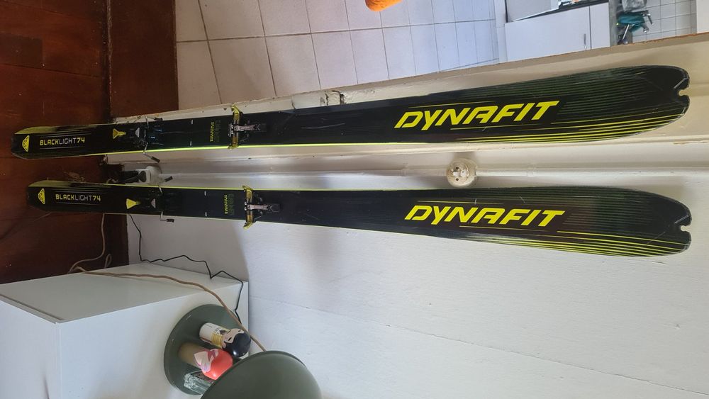 Dynafit Blacklight 74 + Dynafit Speedlight 175 + Peaux (Gebraucht) in ...