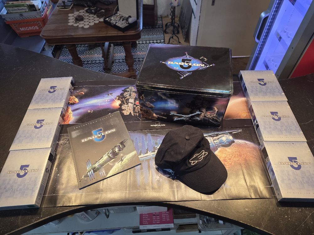 Babylon 5: Komplettbox, Poster und Cap - Sammlerstück! (Gebraucht) in ...