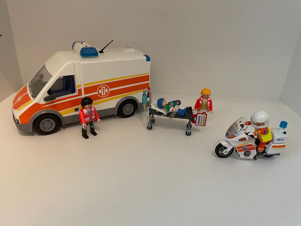 Playmobil Ambulanz 6685 und Motorrat 5544, top Zustand! (Gebraucht) in ...