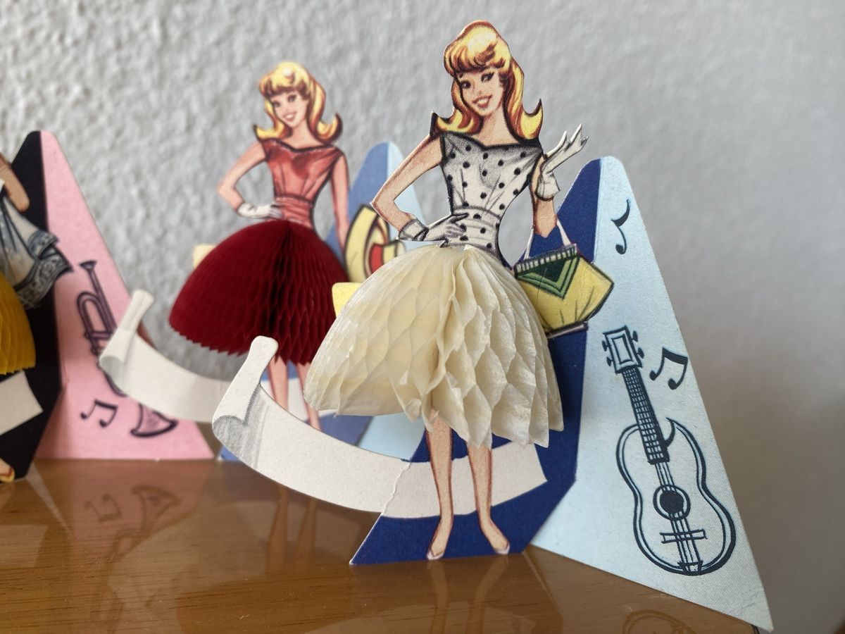 50er Jahre Tischkärtchen in Form von Petticoat Girls (Gebraucht) in ...