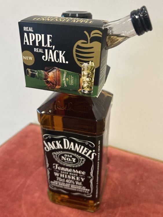 Jack Daniel's Whiskey 70cl mit Apple Miniatur Set! (Neu und originalverpackt) in Walkringen für ...