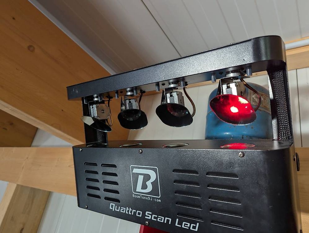 Quattro Scan LED (Disco-Scheinwerfer) (Gebraucht) in Leuzigen für CHF ...