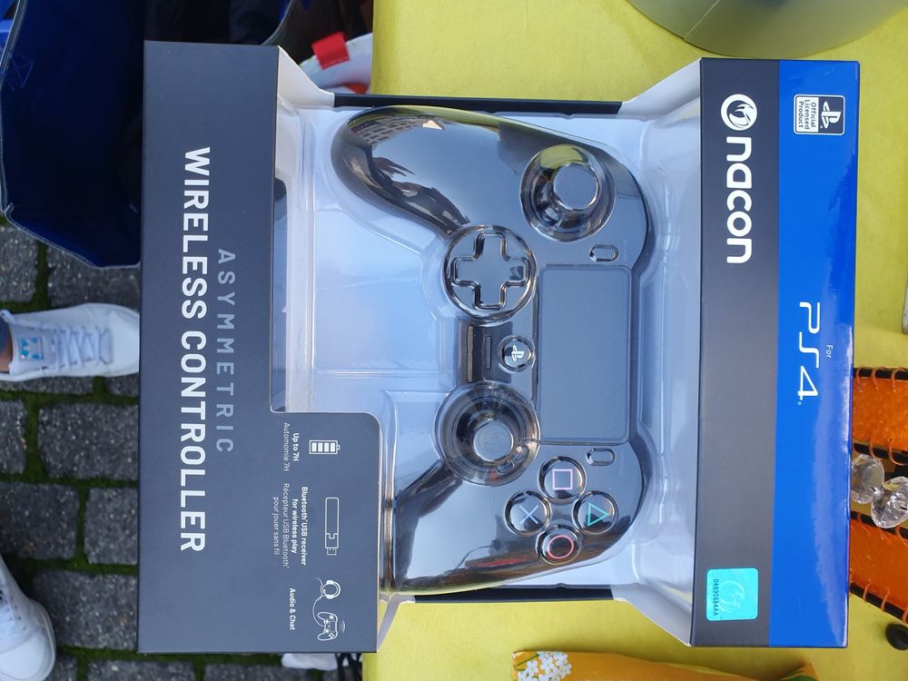 PS4 Controller NEU (Neu und originalverpackt) in Arth für CHF 26 – mit ...