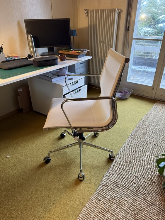 Used Office Chair - Chrome Frame and White Mesh Seat! (Gebraucht) in ...