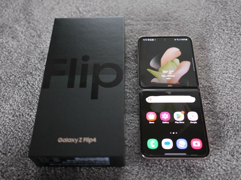 Samsung Galaxy Z Flip4 256GB, defect screen (Defekt) in Rheinfelden für ...