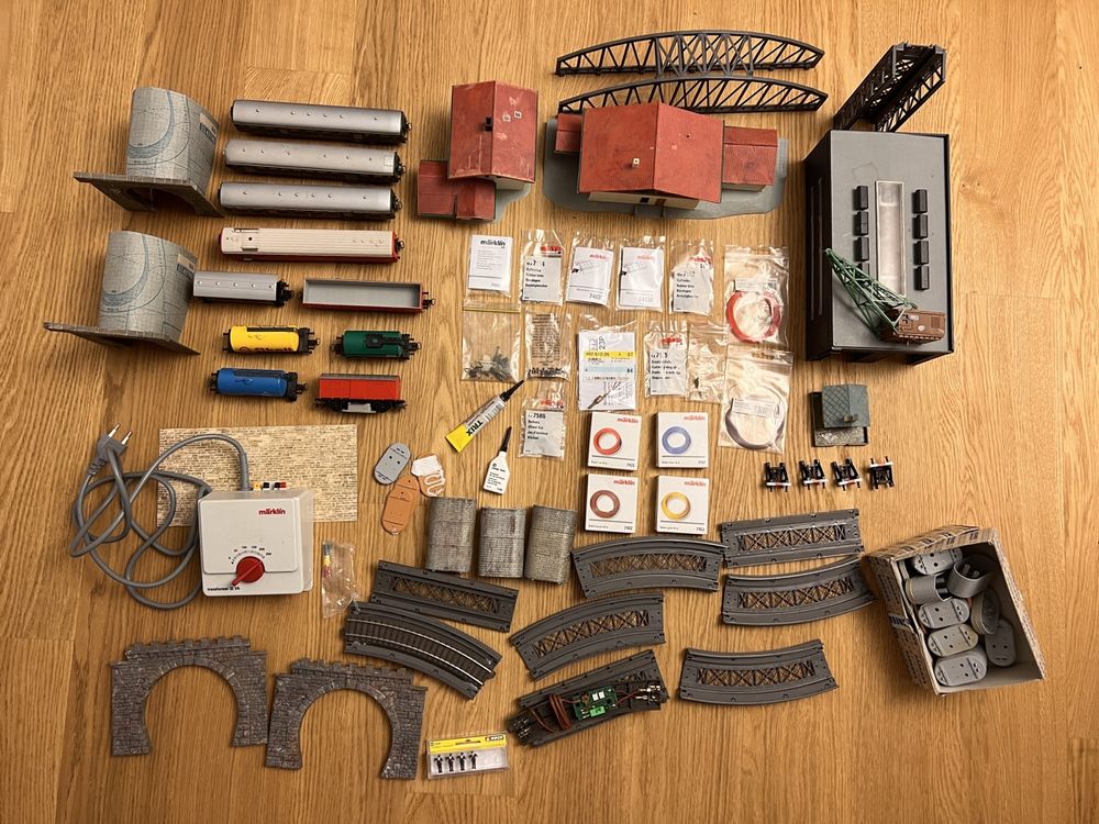 Marklin H0 bundle: wagons, buildings, easy track kit, parts (Gebraucht ...