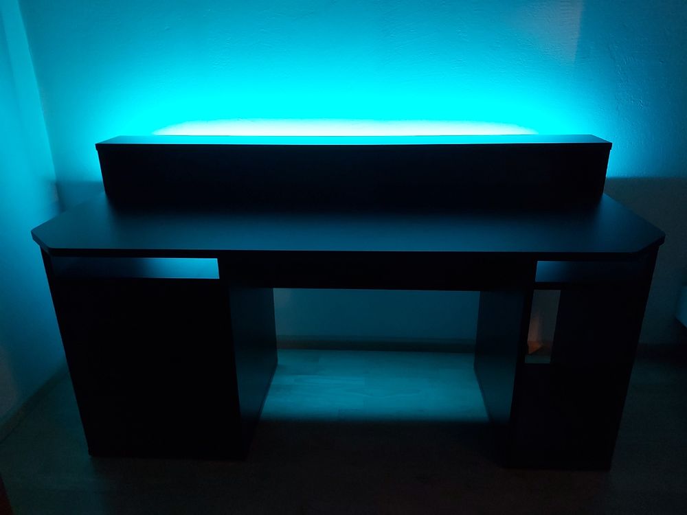 Gaming Schreibtisch Mattschwarz mit viel Stauraum | Kaufen auf Ricardo