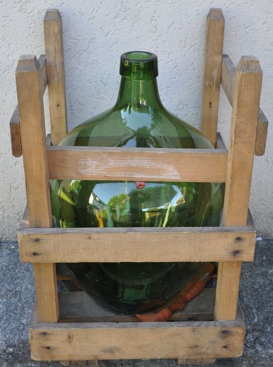 Mostflasche in solidem Holzgestell für Weitergebr. oder Deko (Gebraucht) in Muttenz für CHF 5 ...