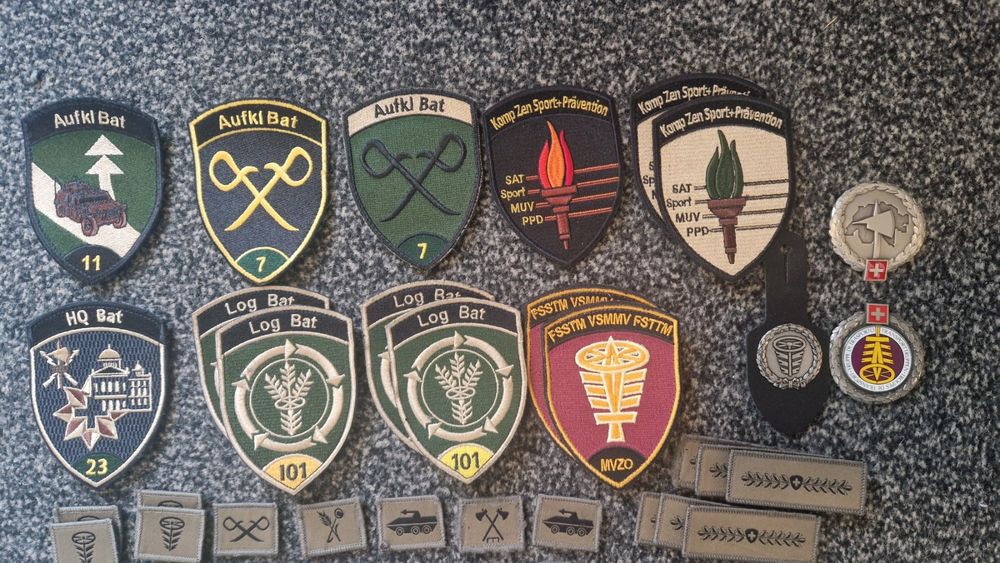 Schweizer Armee Badges, Plaketten und Klett Abzeichen (Gebraucht) in ...