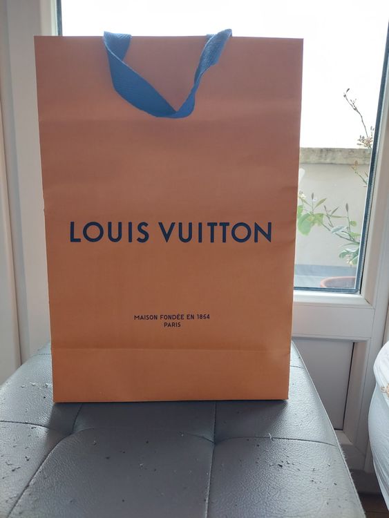 Sac carton Louis vuitton (Gebraucht) in Genève für CHF 5 – mit ...