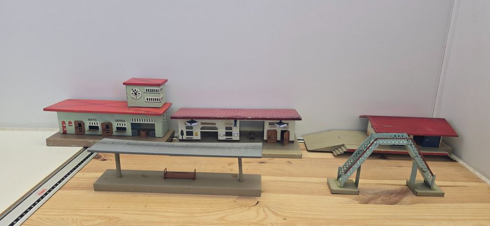 Konvolut H0 Bahnhofsgebäude Mid Century (Gebraucht) in Brislach für CHF ...