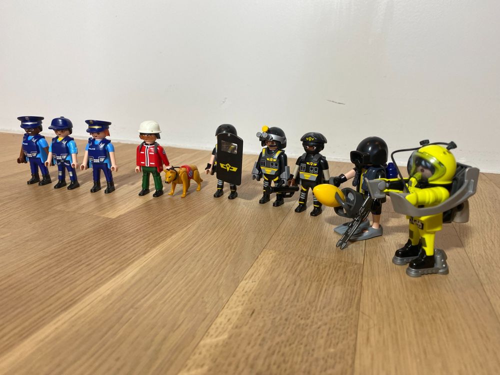Playmobil: verschiedene Figuren zum Thema Polizei (Gebraucht) in Volketswil für CHF 7 – mit ...