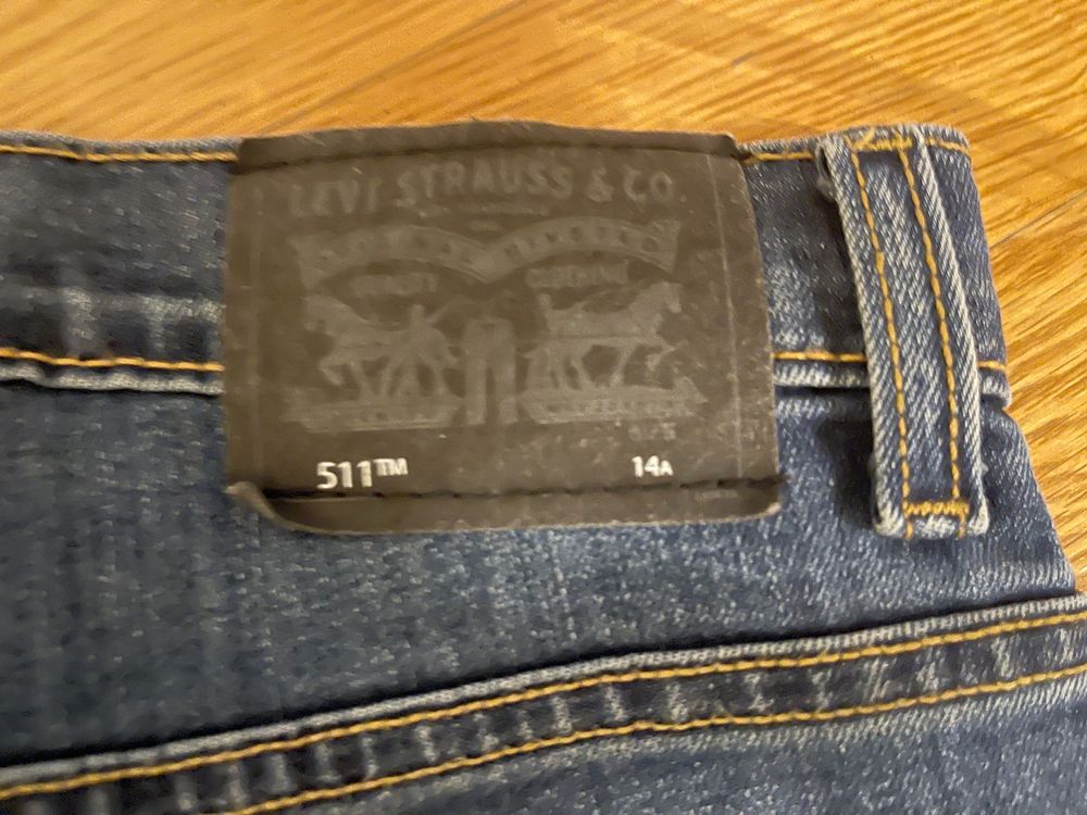 Levi’s Gr. 34-36 /oder Levi’s Gr. 27/30 / Neuwertig | Kaufen auf Ricardo