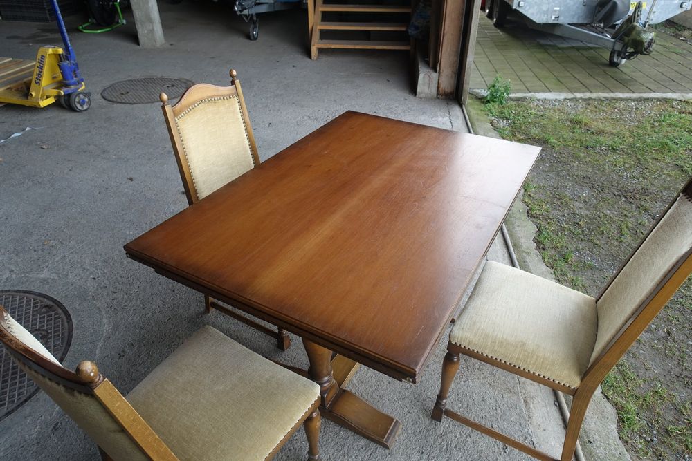 Massiver antiker Holztisch (ausziehbar) mit Stühlen (Gebraucht) in Küssnacht am Rigi für CHF 70 ...