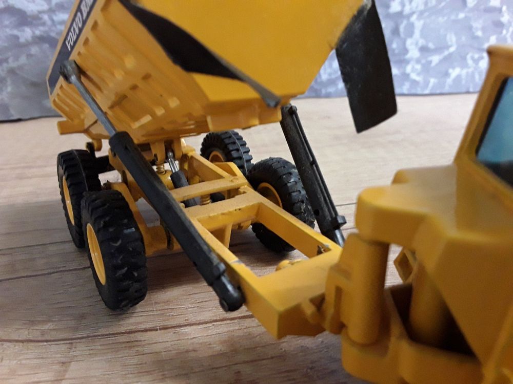 Modellfahrzeug VOLVO BM _ Knickgelenk Dumper _ Metall _ 1:50 | Kaufen auf Ricardo
