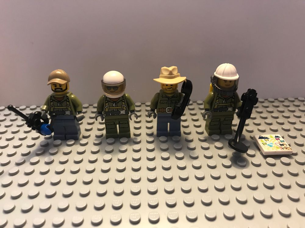 Lego Mini Figuren Vulcan Forscher ( Vulcano Explorers) | Kaufen auf Ricardo