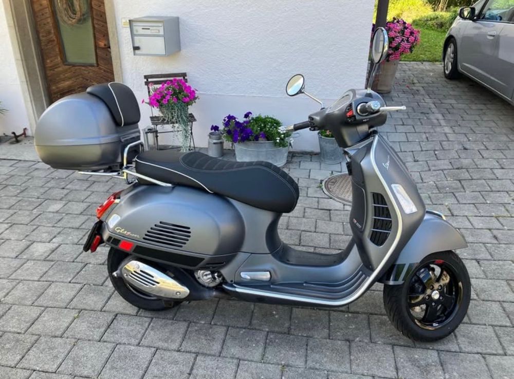 PIAGGIO Vespa GTS Super 300 i.e ABS (Gebraucht) in malleray für CHF 4900 – nur Abholung auf ...