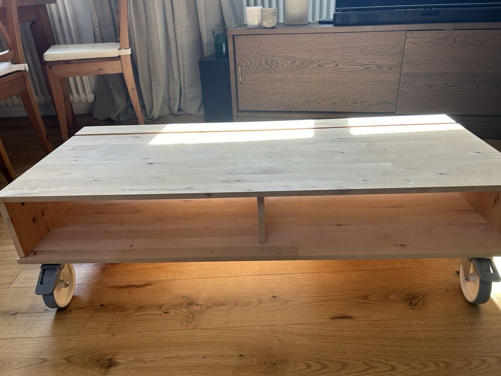 TV Bank auf Rollen aus hellem Holz | Kaufen auf Ricardo