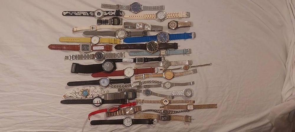 Lot de 36 montres de divers modèles et marques. (D'occasion) à Rolle ...